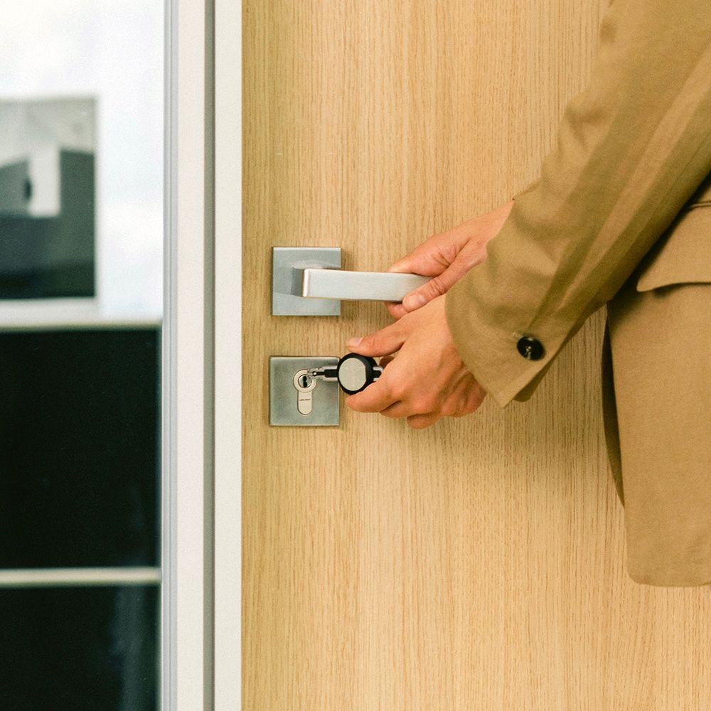 CLIQ – Smart Key & Access Control System | ASSA ABLOY